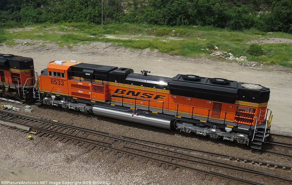BNSF 8533